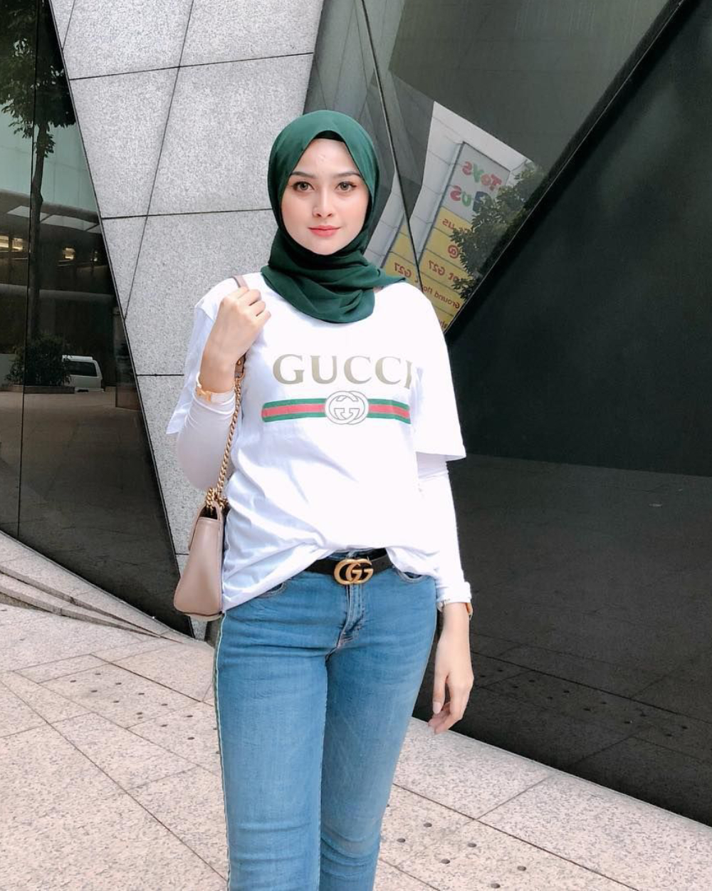 7 Ide OOTD Hijabers Aesthetic Dengan Outer Scarf - Matamu