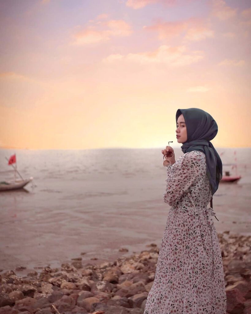 Tips Editing Foto OOTD Hijab di Pantai Biar Lebih Aesthetics - Matamu