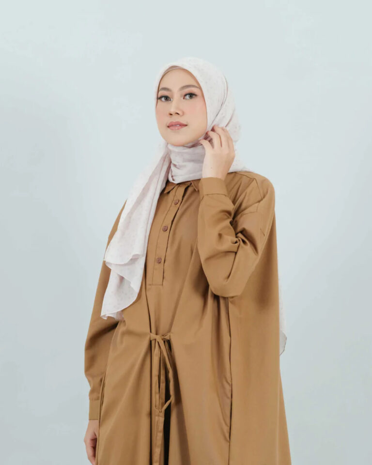 7 Ide OOTD Hijabers Aesthetic Dengan Outer Scarf - Matamu