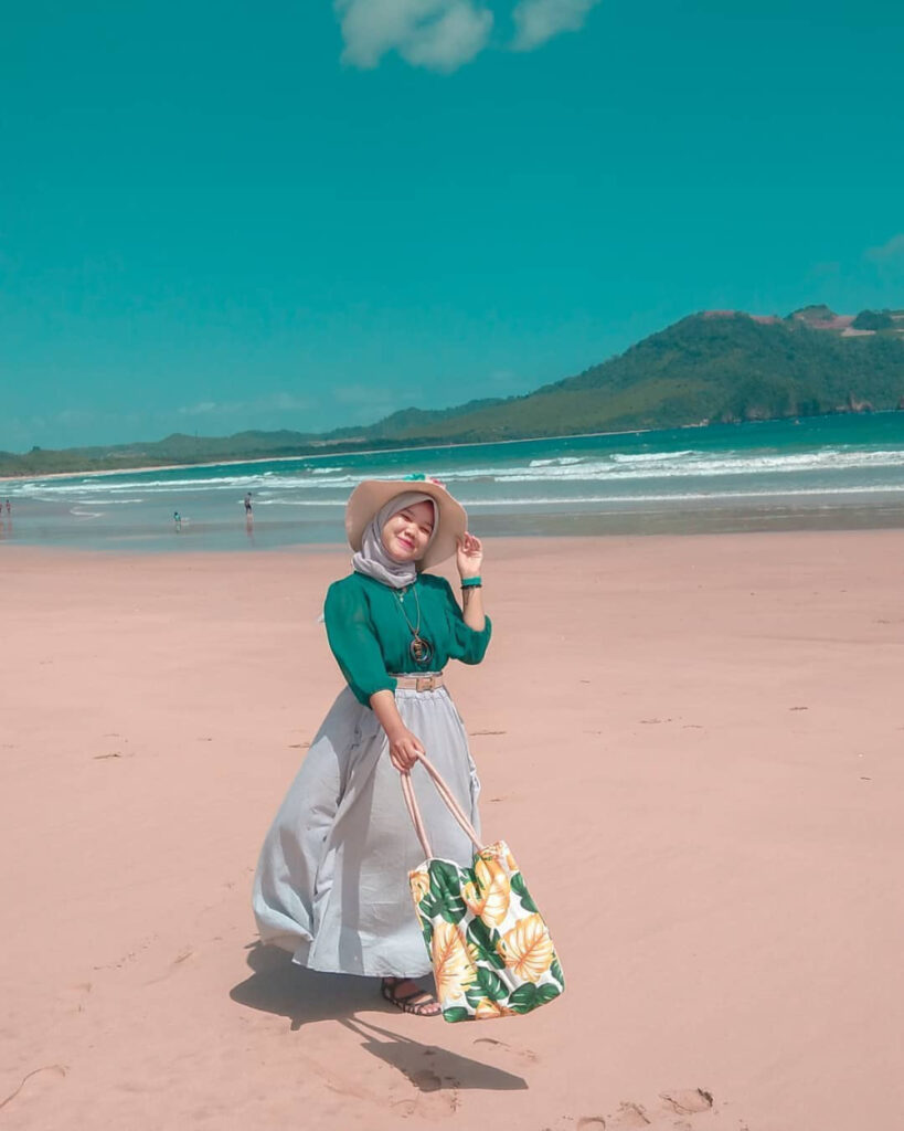 Tips Editing Foto OOTD Hijab di Pantai Biar Lebih Aesthetics - Matamu